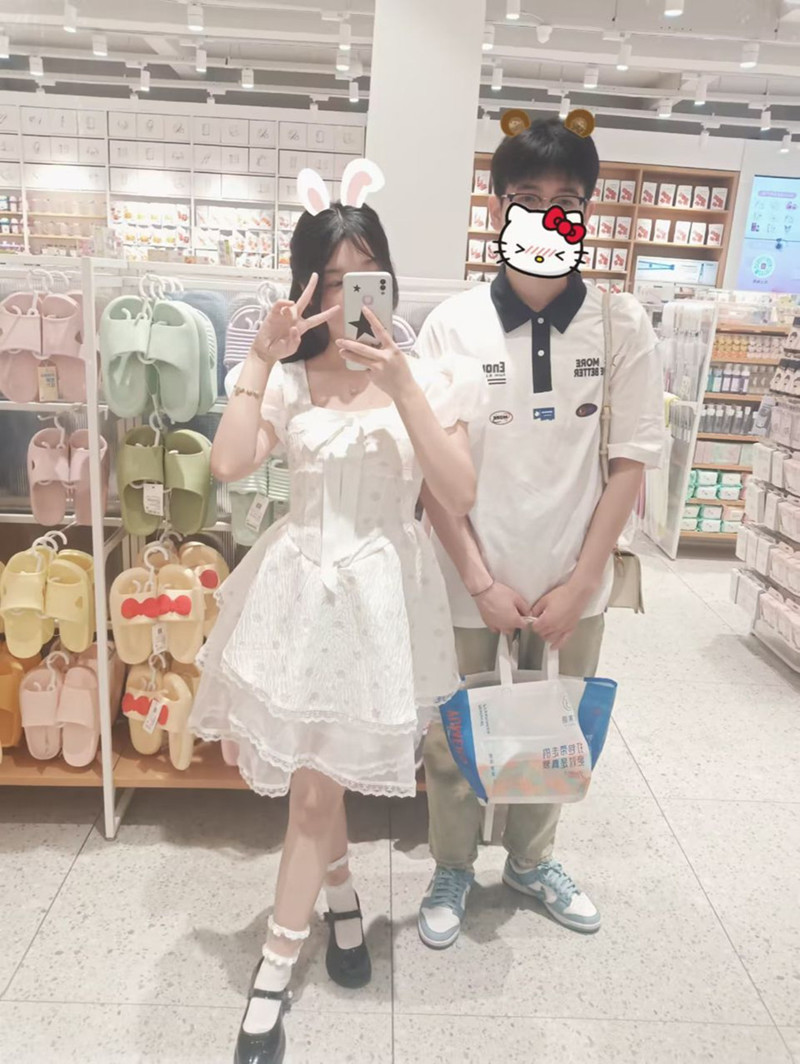 学校澡堂偷拍一对狗男女在里面做爱抠逼,舔逼,吃奶吹萧样样都会 撸先生